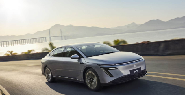 11.99万起！日产N7比国产电车，更有性价比？_腾讯新闻