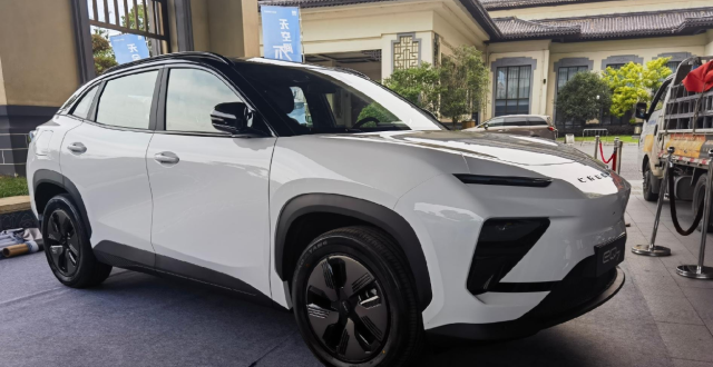 奇瑞eQ7实车到店，撞脸蔚来ES8，配全铝车身，深蓝S7不香了？_腾讯新闻