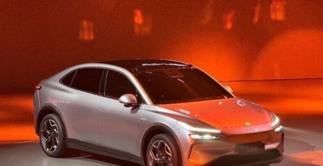 对打特斯拉！乐道首款新车L60亮相：预售价21.99万元_腾讯新闻