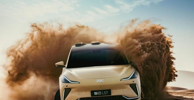 中大型新能源SUV杀疯了，智己LS7凭什么干掉理想L7、蔚来ES6？_腾讯新闻