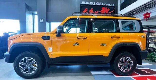 与坦克300死磕到底！体验全新北京BJ40城市猎人版，你看好它吗？_腾讯新闻