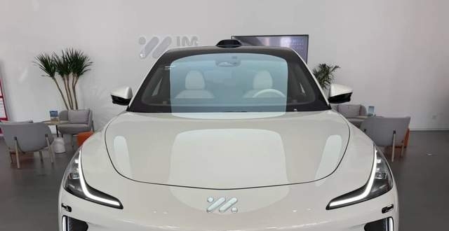 875V平台+灵蜥数字底盘，智己LS7焕新版来袭，卖32.99万起有戏吗_腾讯新闻