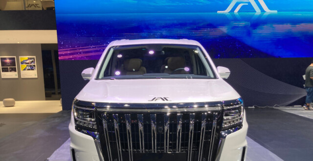 瑞风RF8！车长5米2，要打GL8？_腾讯新闻