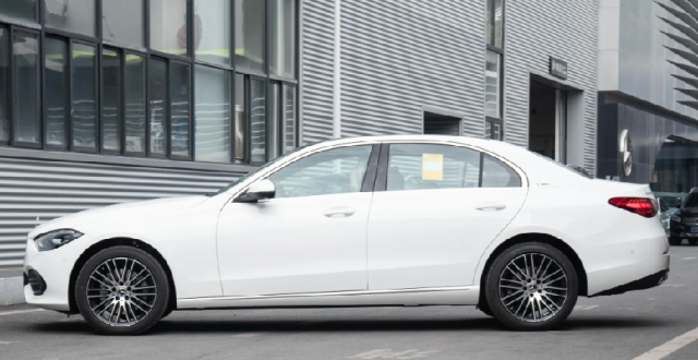 2025款奔驰C260L：优雅运动兼得，实力几何？_腾讯新闻