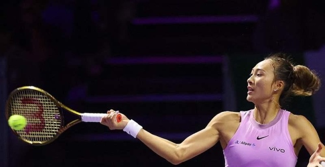 再创历史！郑钦文2比0横扫保利尼，晋级WTA年终总决赛四强，全场轰出12记Ace仅丢两局_腾讯新闻