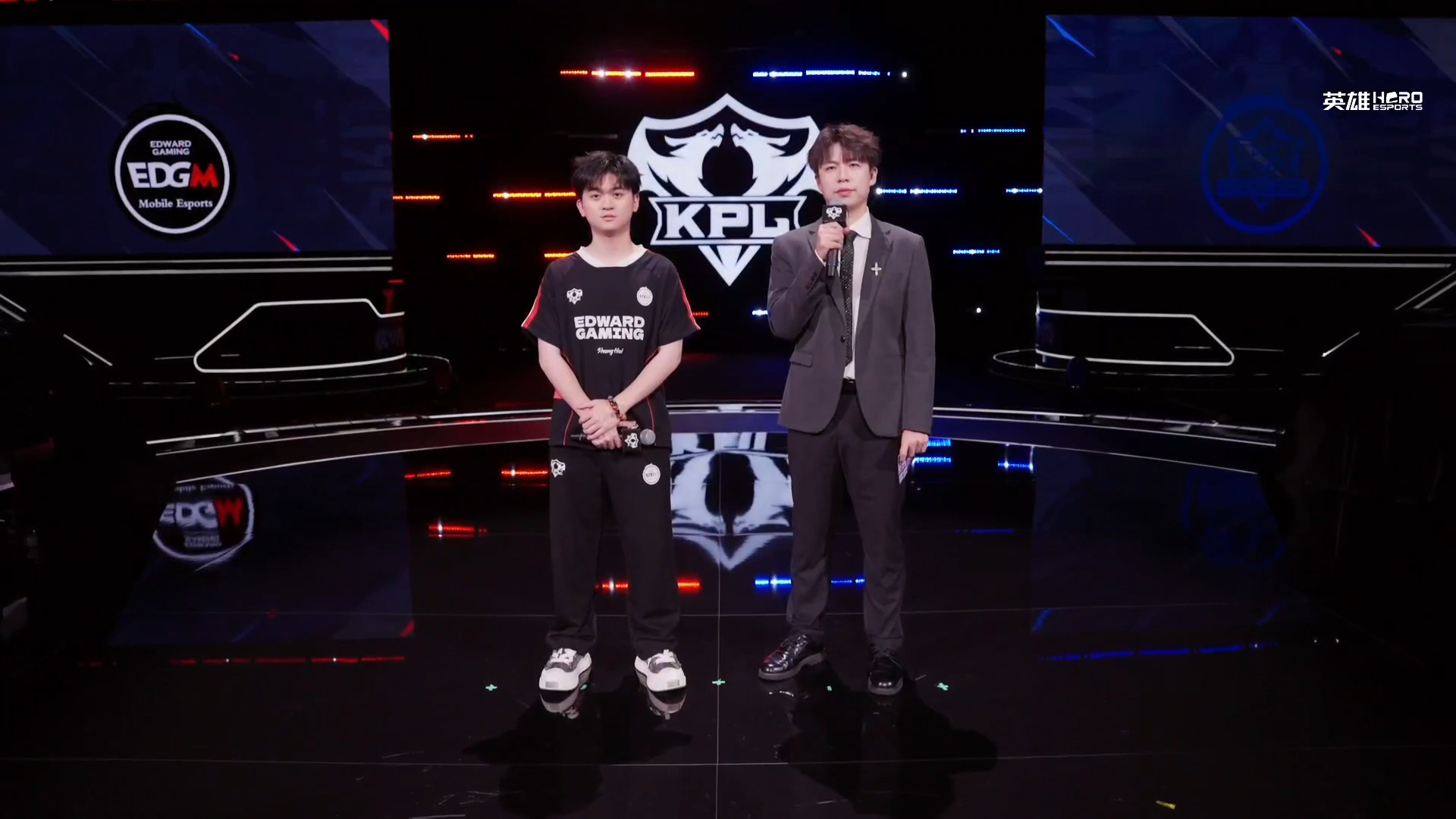 【赛后采访】上海EDGM.花卷(吴育涛)：打他们就狠狠地打，毕竟两场都是打兄弟嘛，很开心啊_腾讯新闻