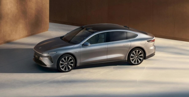 都是行政级座驾，享界S9和蔚来ET7，谁是老板们的理想选择？_腾讯新闻