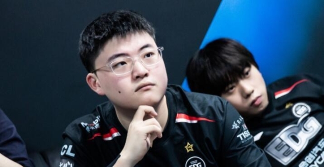 LWX被LPL除名，冠军皮肤VN被抢走，成为uzi签名卡的背景英雄_腾讯新闻