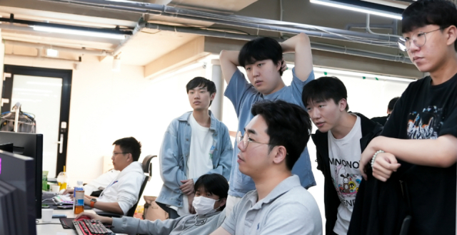 LPL训练赛不如LCK？C9打野爆料，T1小吕布点名尺帝_腾讯新闻