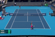 WTA1000辛辛那提站1/16决赛：鲍里妮vs克鲁格丨势大力沉！鲍里妮发力的反拍对角线造成克鲁格回球出界_腾讯新闻