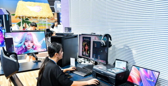 BW2024火爆盛夏，ROG显示器竞无止境，超能竞化闪耀全场_腾讯新闻