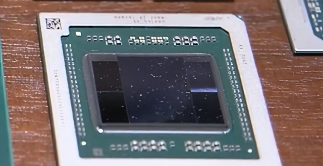 进军中高端显卡市场：AMD展示Navi 32 GPU_腾讯新闻