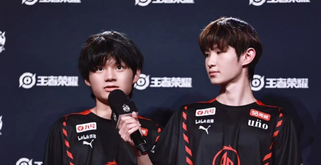 AG零封VG，Cat采访席“刁难”一诺反遭调侃：你和大帅辅助都菜！_腾讯新闻