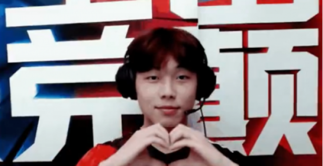 输一场就换，T1新ad上场爆砍14-0！Kkoma采访暗示Guma坐稳替补_腾讯新闻