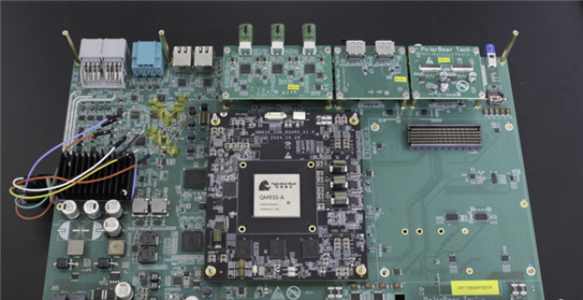 全球首发Chiplet 国产自驾芯片来了！北极雄芯启明935A成功点亮_腾讯新闻