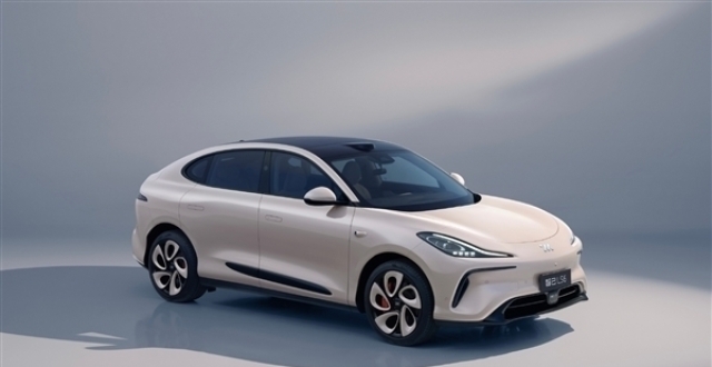 卷爆特斯拉Model Y！智己LS6拿下11月中大型纯电SUV销量第一：8158台_腾讯新闻