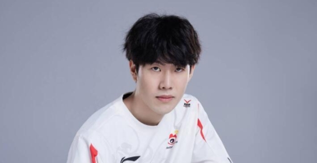 WBG赛后遇到可爱粉丝，一句话逗笑theshy，打破msi魔咒_腾讯新闻