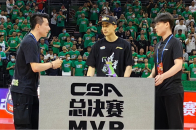蝉联FMVP！赵继伟成CBA历史第3人，哽咽感谢所有人，杨鸣鼓掌_腾讯新闻