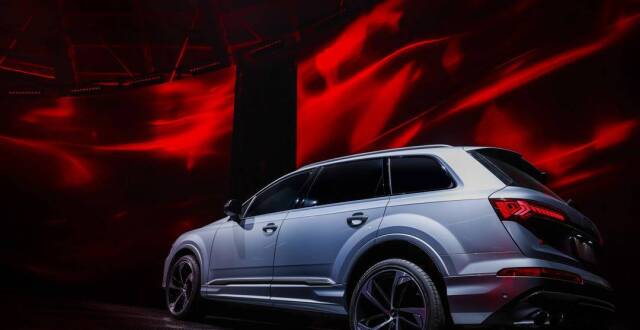 系好安全带，准备起飞！限量300台的全新奥迪SQ7暗夜骑士版上路即“封神”_腾讯新闻