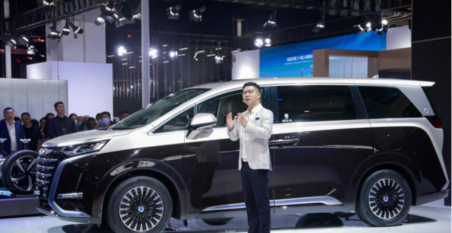 腾势D9 PREMIER创始版四座及N7内饰全球首秀，引领智能化下半场_腾讯新闻