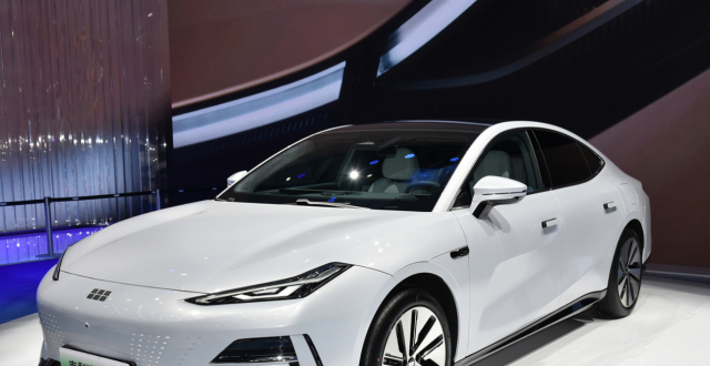 800V平台，碳化硅电机，四驱3.49秒破百，吉利银河E8留有后手_腾讯新闻