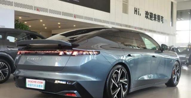 售价22.98万元， 领克Z10 702km四驱Halo正式开启交付_腾讯新闻