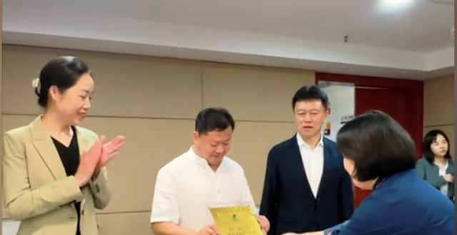 荣昌和麻阳的双向奔赴：感激麻阳人曾给予帮助，“卤鹅哥”主动帮忙推介麻阳龙舟_腾讯新闻