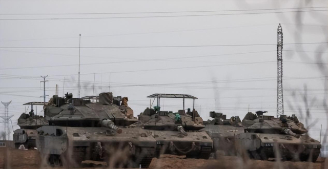 加沙巷战开始：无人机投弹摧毁以军坦克，哈马斯手持火箭筒追着打_腾讯新闻