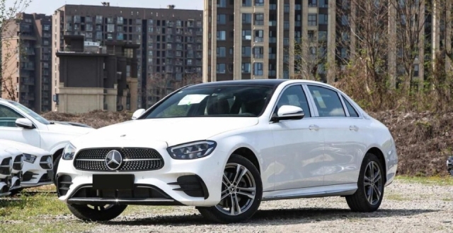 养一台奔驰E300L一年需要多少钱？家用到底合不合适？_腾讯新闻