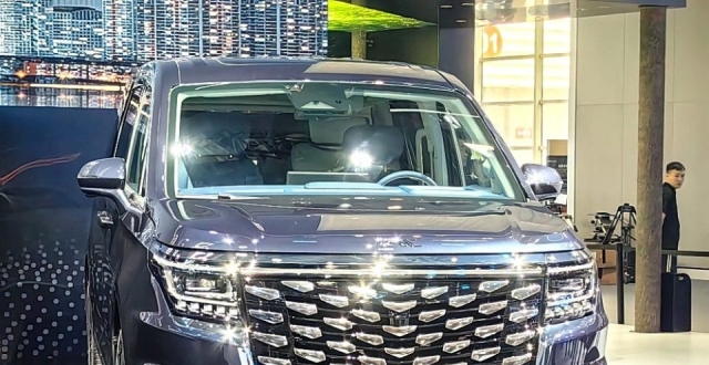 风格类似定位不同 瑞风RF8插混版能否挑战腾势D9？_腾讯新闻