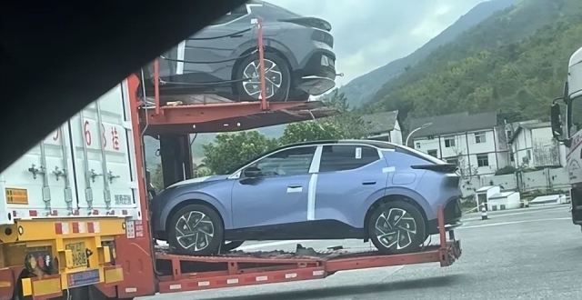 平价版“极氪X”？领克Z20实车现身，配340马力+半隐藏式门把手_腾讯新闻