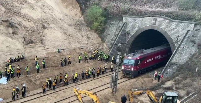 K292次列车受阻旅客已全部转运至k362次车上_腾讯新闻