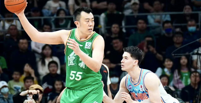 央视直播CBA总决赛G2，辽宁队有3大核心，邱彪太软，韩德君没对手_腾讯新闻