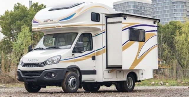 6月16上海房车展，2023款瑞弗V820颠峰版房车亮相，看看有哪些升级_腾讯新闻