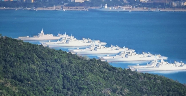 幸好没造新舰，4艘055和2艘052D同框后，才发现海军先见之明_腾讯新闻
