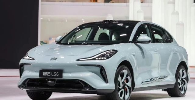 超宝马X5！月销翻倍至8000辆+，智己LS6的爆品逻辑｜明镜pro_腾讯新闻