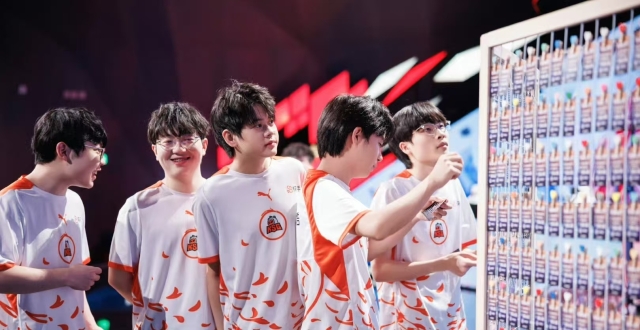 KSG4-1完胜RW，晋级胜决！不再隐藏实力，AG和狼队“瑟瑟发抖”了_腾讯新闻