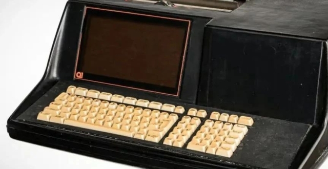 又一台极其“古老”的Q1型电脑被清理工发现_腾讯新闻