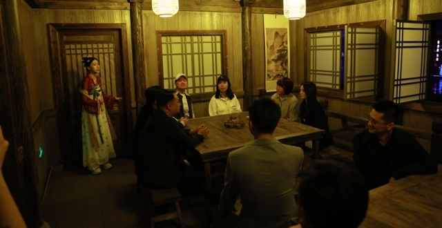 北京最大的VR院线开幕，798多了一处文化科技新地标_腾讯新闻