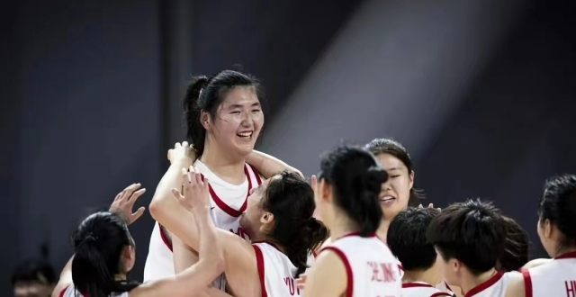 中国U18女篮晋级决赛！张子宇34+16降维打击，与澳大利亚争冠_腾讯新闻