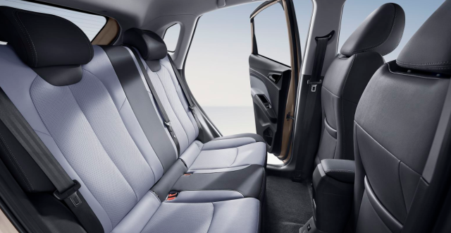 带L2级辅助驾驶不到9万元，最大续航401km，哪吒AYA官宣上市_腾讯新闻