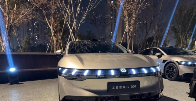 20.99万元起售的极氪007，楔下800V纯电轿车价格锚点_腾讯新闻