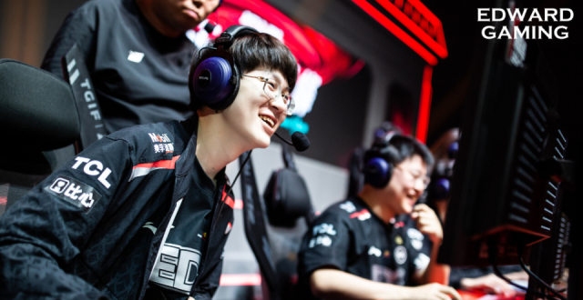 EDG3-2击败OMG，锁定冒泡赛！Creme致命失误，uzi伤害爆炸_腾讯新闻