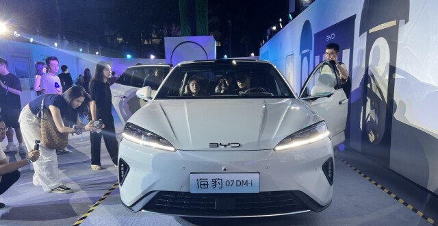 入门即满配 智美新奢座驾 比亚迪2026款海豹07DM-i上市售14.98万元起_腾讯新闻