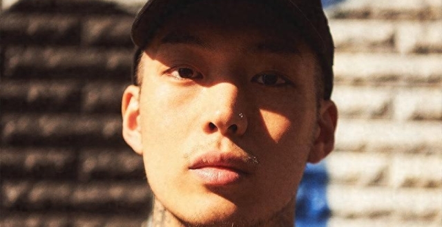 说唱歌手Owen公开狙击LESSERAFIM：她们根本不会唱歌！_腾讯新闻