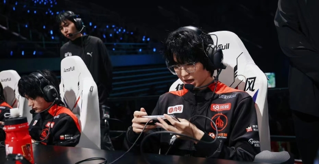 AG3-4狼队，屈居亚军！菲菲深夜发文：很苦痛，希望队员铭记于心_腾讯新闻