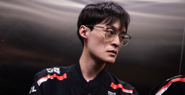 FoFo心态崩了！更改韩服ID：我有罪！SMLZ回应，帮FoFo解释_腾讯新闻