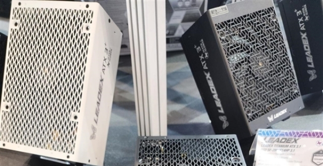 供电焦虑不存在！振华推出3300W电源：一口气喂饱四块RTX 5090_腾讯新闻