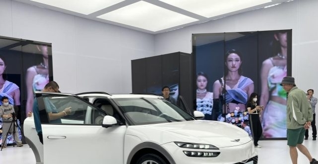 捷尼赛思GV60售28.58万起，BBA、特斯拉、比亚迪，要打哪个？_腾讯新闻