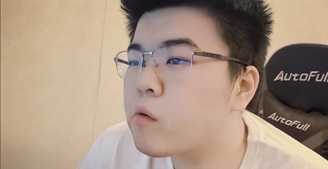 GODV看LPL解说杯，直言：Doinb确实独一档，后悔拒绝了官方邀请！_腾讯新闻